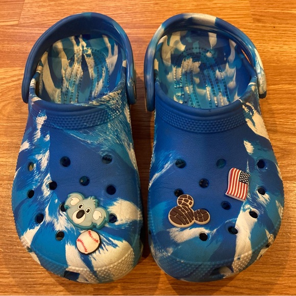 CROCS | Shoes | Crocs Blue Tie Dye Marbled Blue Shoes | Poshmark